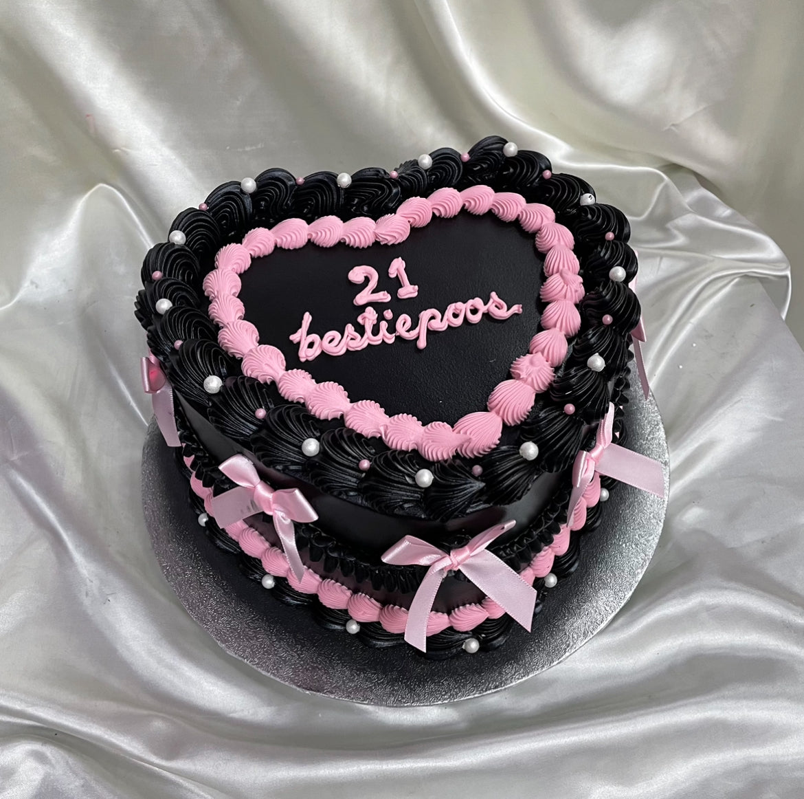 Black Cakes – F&F Cakes
